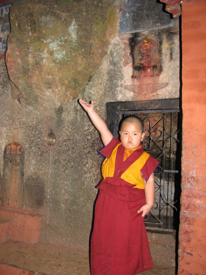 Taksham Tulku Tenzin Gyurme Thinley Dorjee reads the Jewel Mala ...